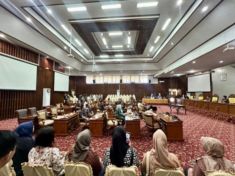 DPRD Provinsi Tetapkan Helmi Hasan dan Mian sebagai Gubernur dan Wakil Gubernur Bengkulu ...